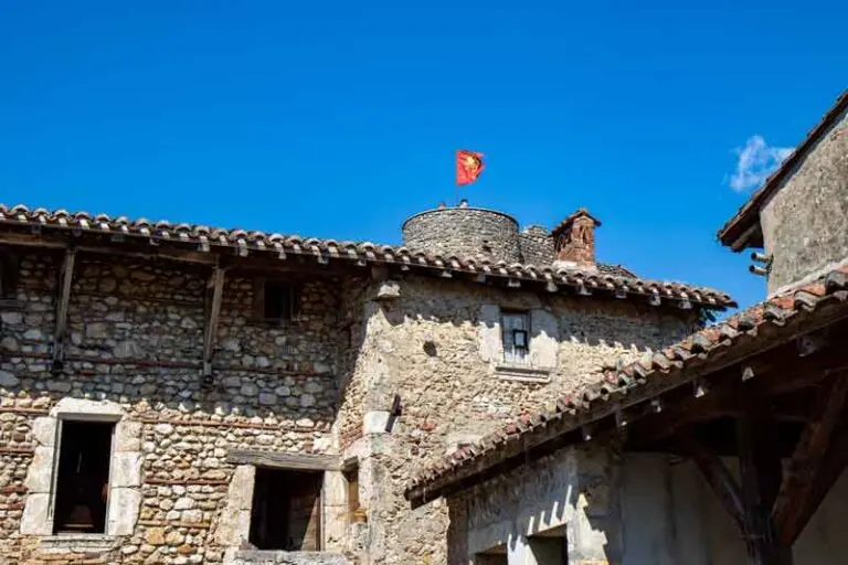 Visiter Pérouges France – Village médiéval fortifié