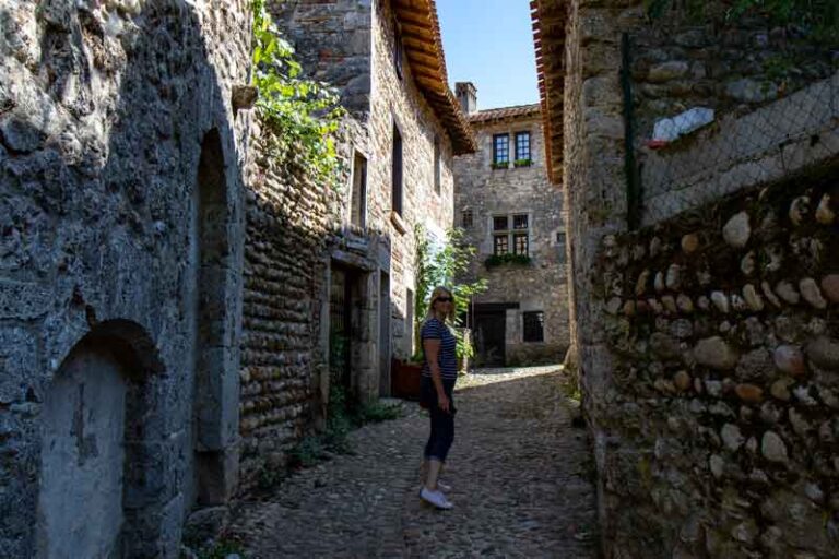 Visiter Pérouges France – Village médiéval fortifié
